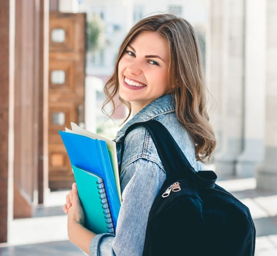 Take the Admission Test and enter the Dual Diploma world.